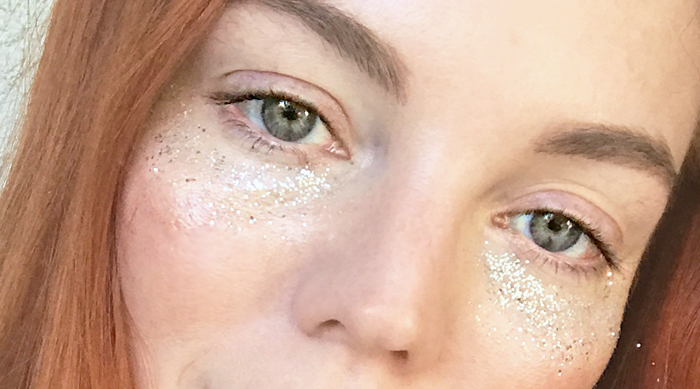 How to Do the Glitter Strobing Trend