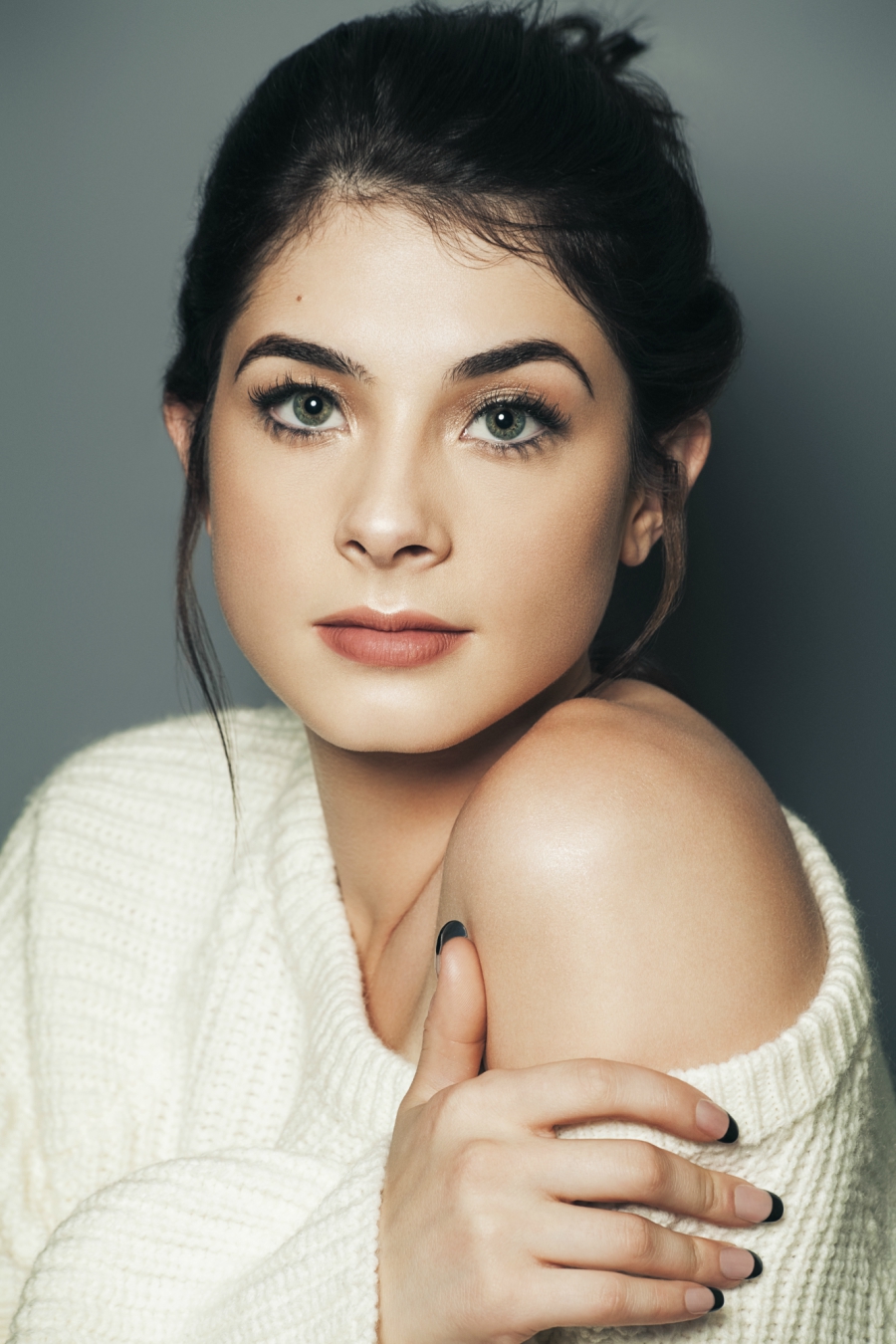 Famous in Love Actress Niki Koss Talks About New Show