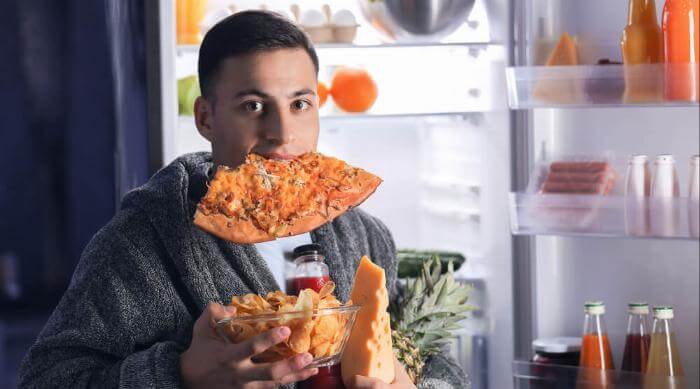 35 Hilarious Pictures of People Getting Caught Red-Handed