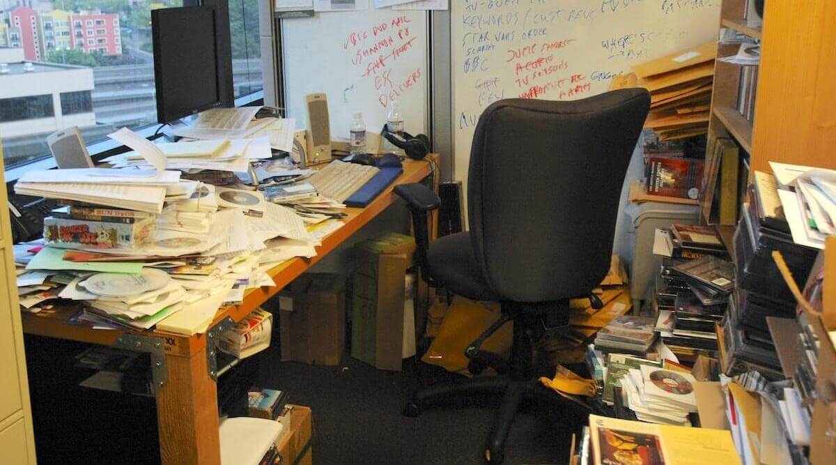 6 Big Signs You're the Messy Roommate