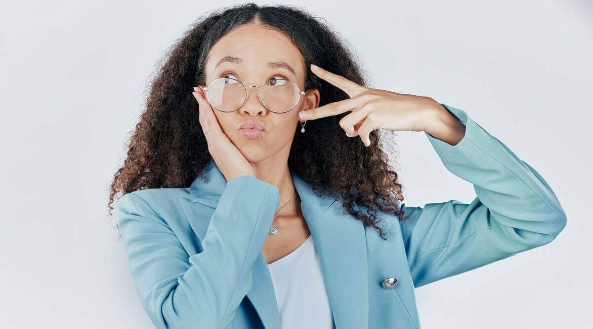 The Best Reasons to Wear Eyeglasses As an Accessory